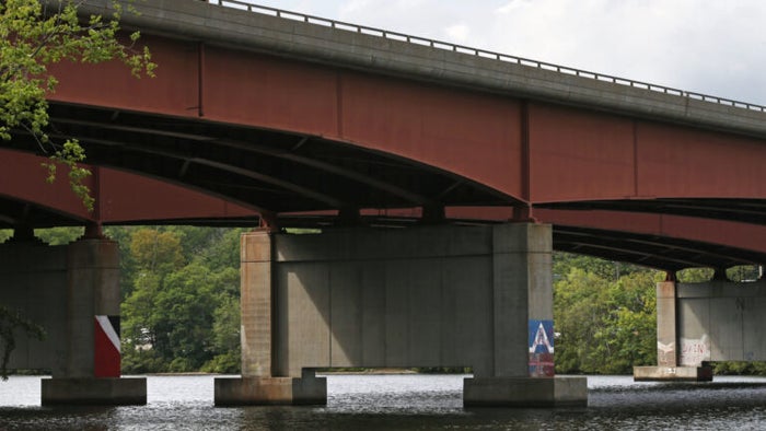 Worcester sewer pump failure causes Lake Quinsigamond wastewater leak