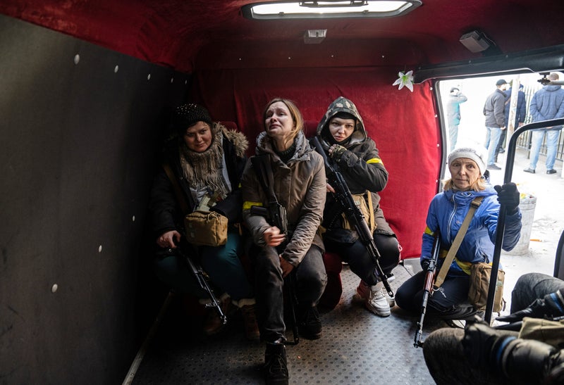 Watch: What NYT photojournalist Lynsey Addario is seeing on the ground ...