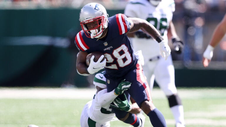 Report: Patriots re-sign veteran RB James White to two-year deal