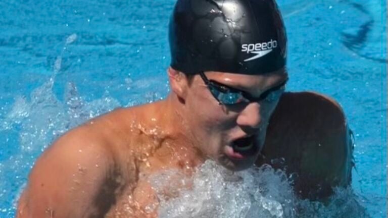 Harvard's David Abrahams overcomes vision loss to thrive as para swimmer