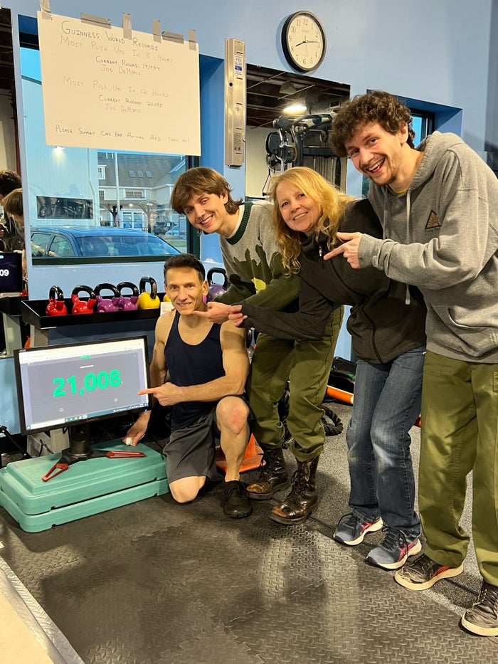 Doctor live-streams more than 20K pushups in world-record attempt