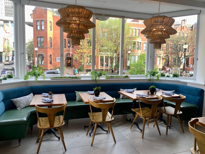 New American cuisine and a tropical atmosphere come together at Eva