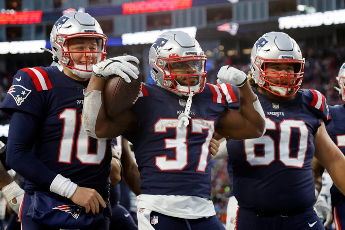 Live updates from the Patriots-Dolphins game