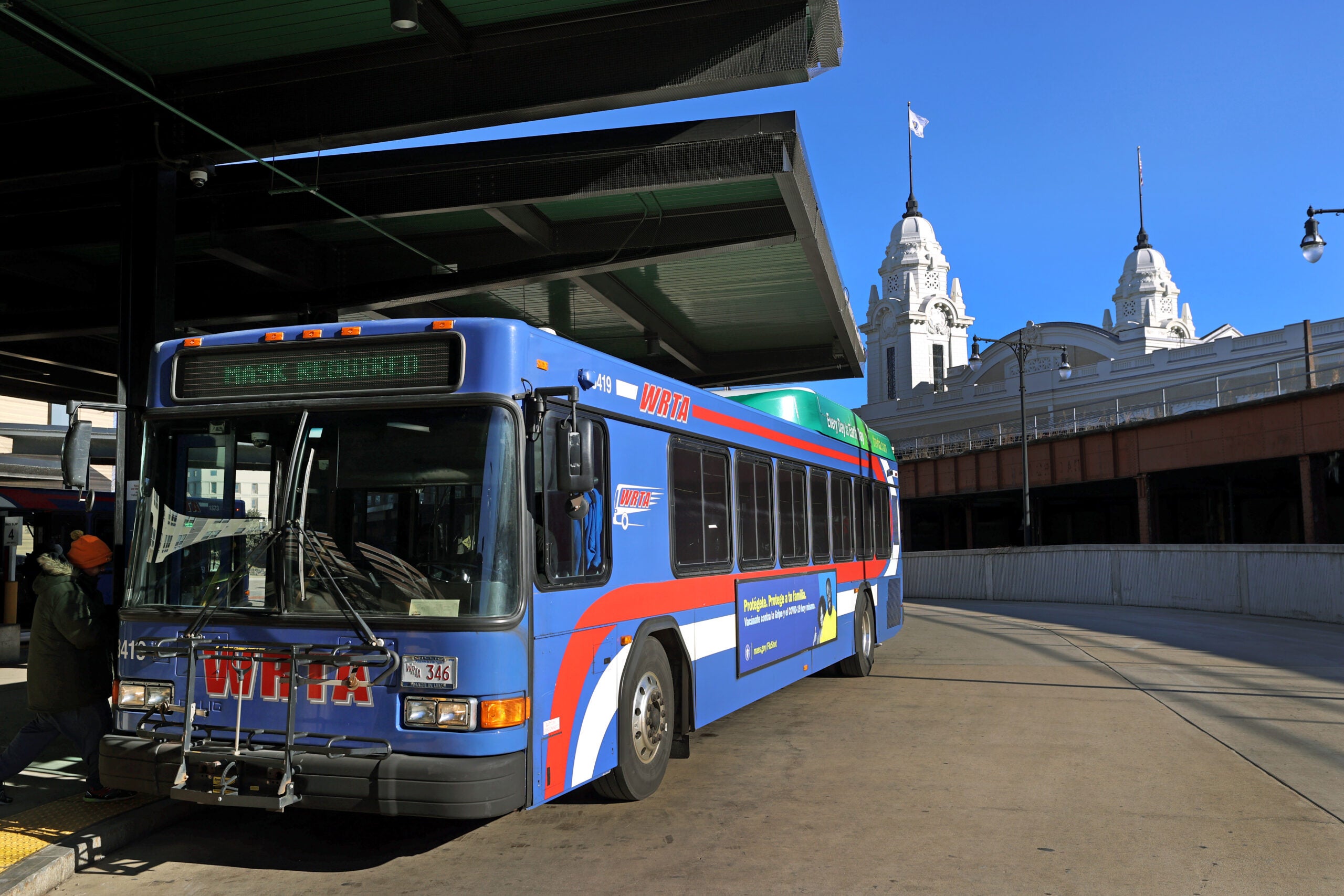 Police searching for suspect who allegedly stabbed Worcester bus driver