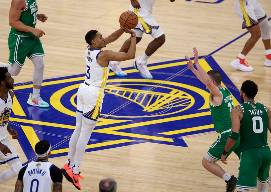 Gordon Hayward suffers ankle injury in Game 1 of Celtics-Sixers