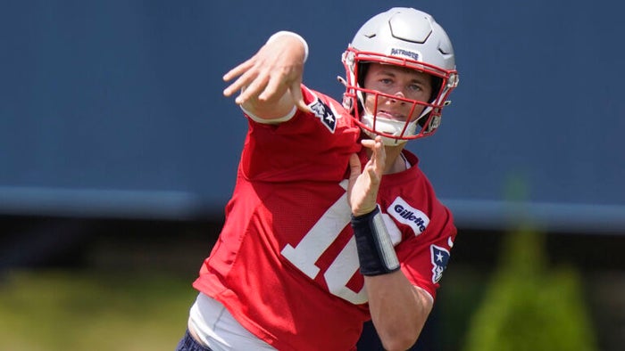 Bill Belichick's rain jacket hood at Patriots camp inspired a deluge of ...