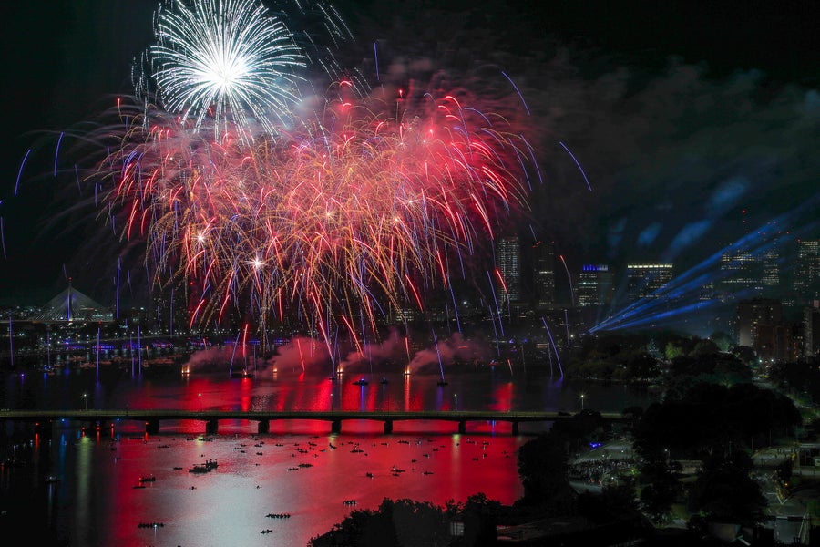 A photo scroll of Boston's gorgeous Fourth of July fireworks show