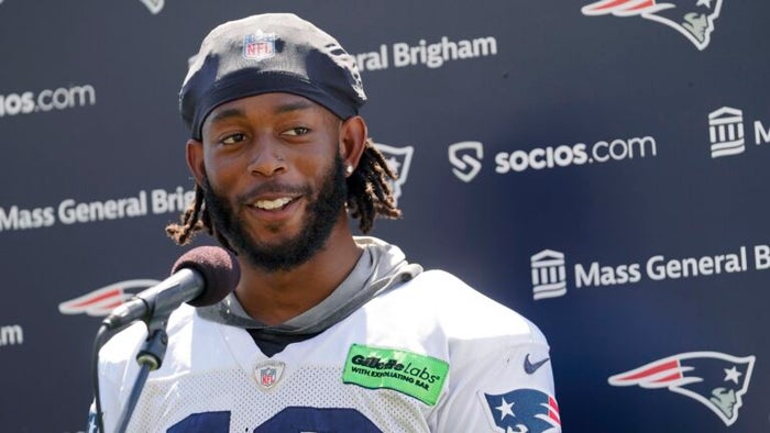 Bill Belichick's rain jacket hood at Patriots camp inspired a deluge of ...