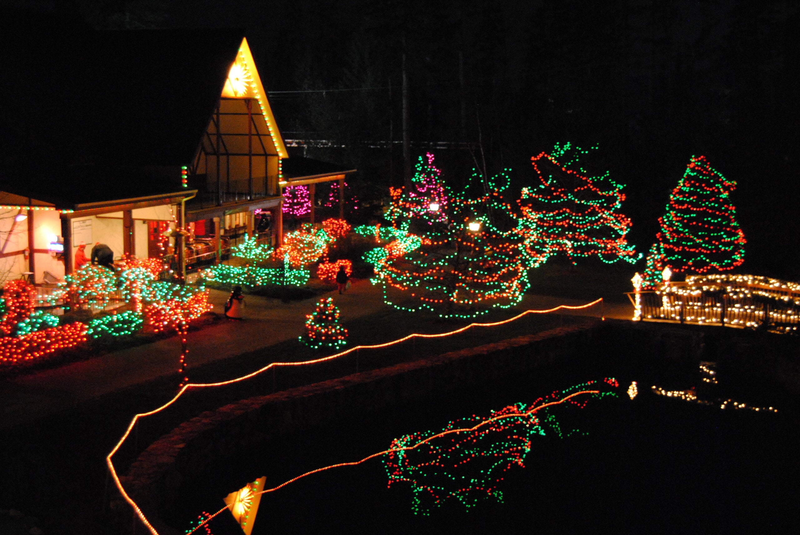 NH worker seriously injured in fall from Santa’s Village roller coaster