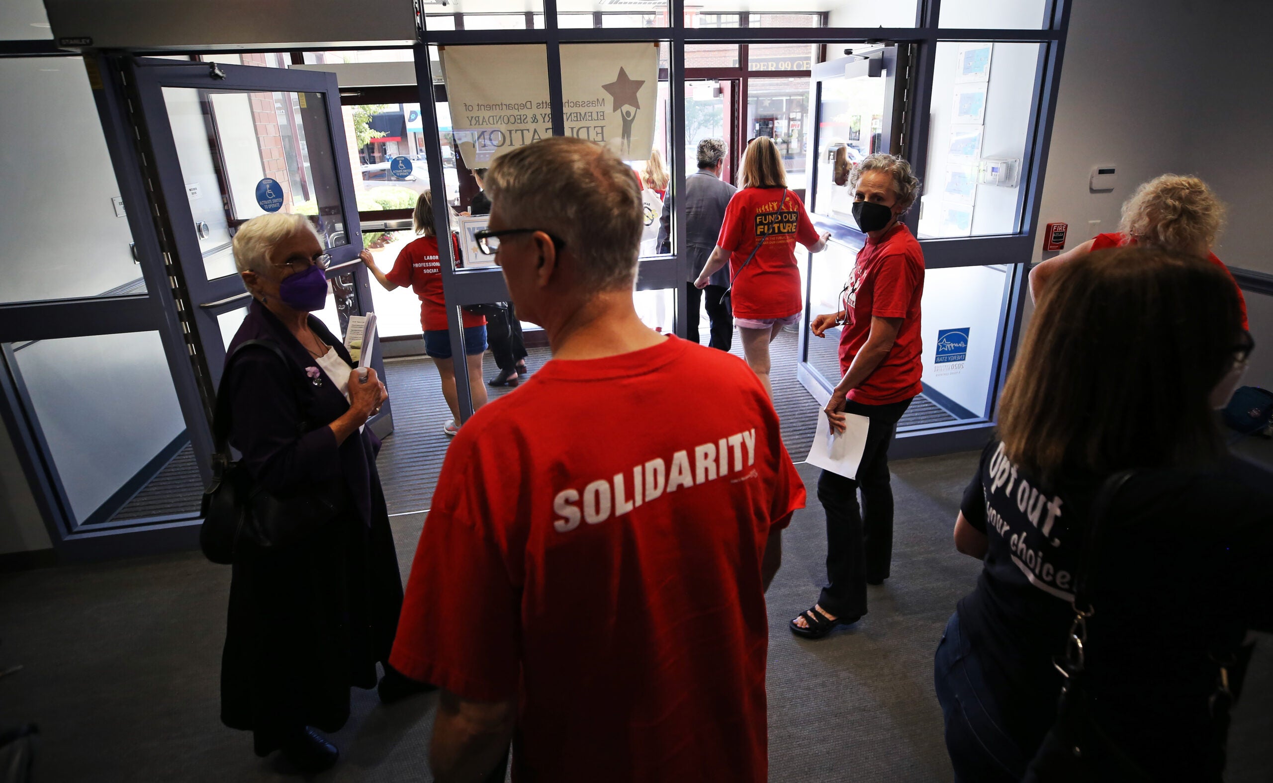 Mass. education officials vote to raise MCAS graduation requirements