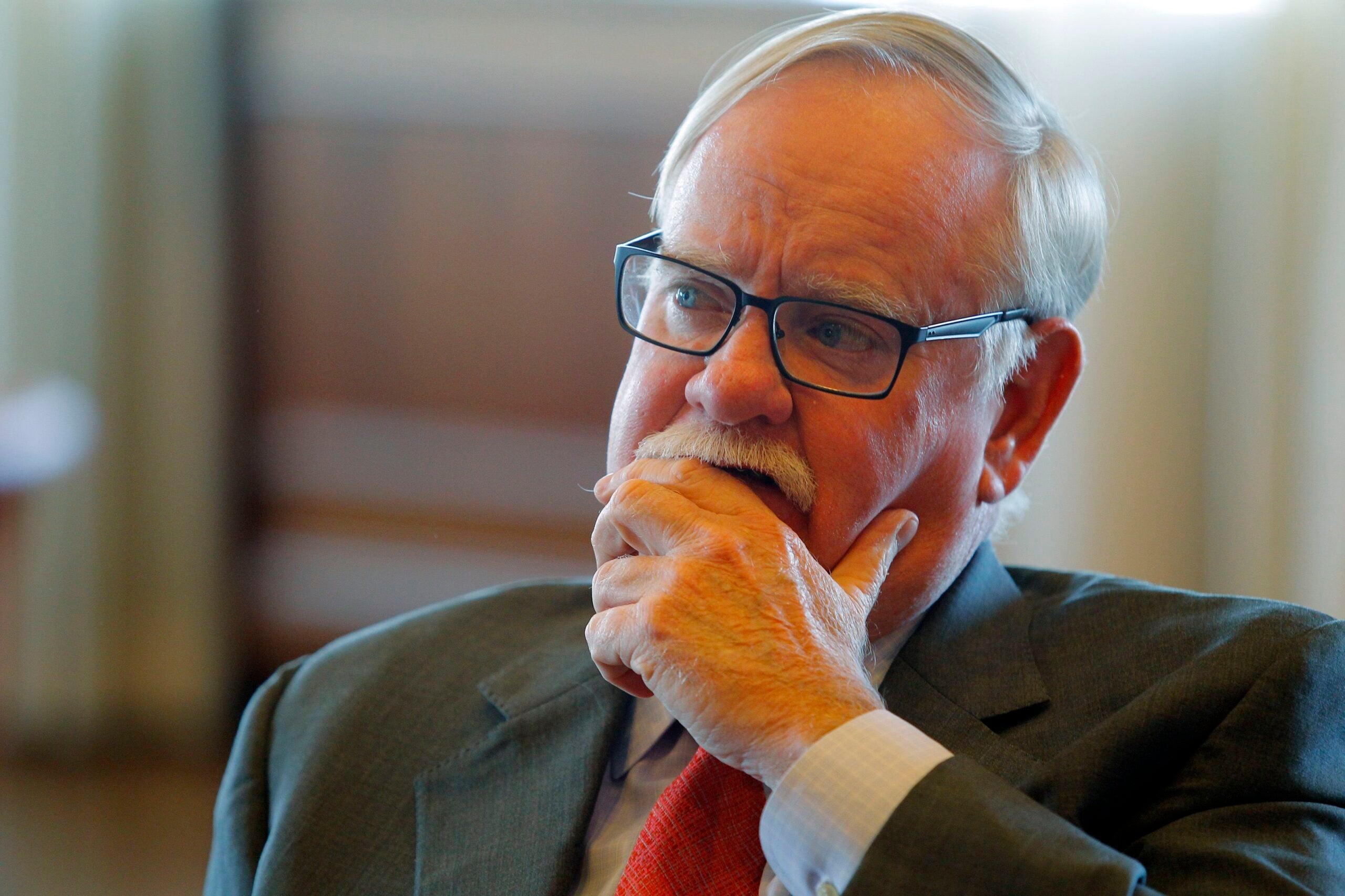 Boston University president announces plans to step down