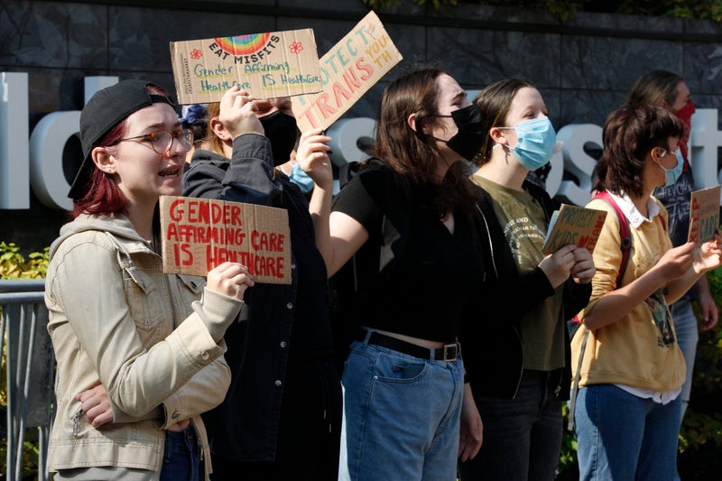 Fewer than 10 anti-trans protesters met by 100s of counter-protesters ...