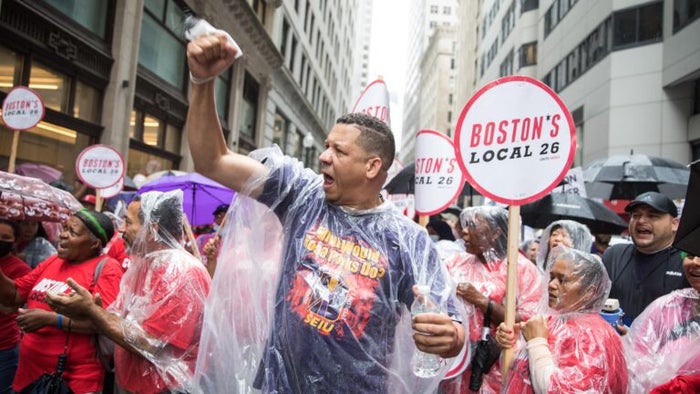 Hundreds rally in Boston to support Hyatt workers' push for a union ...