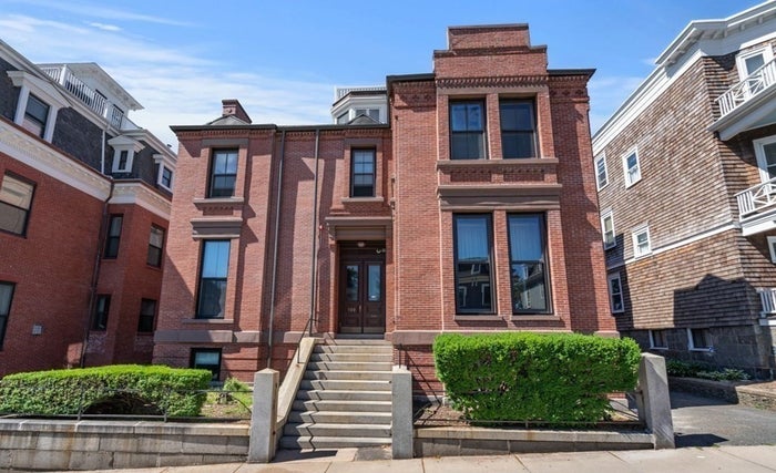 For $975k, a South Boston condo with two bedrooms and a rooftop deck ...