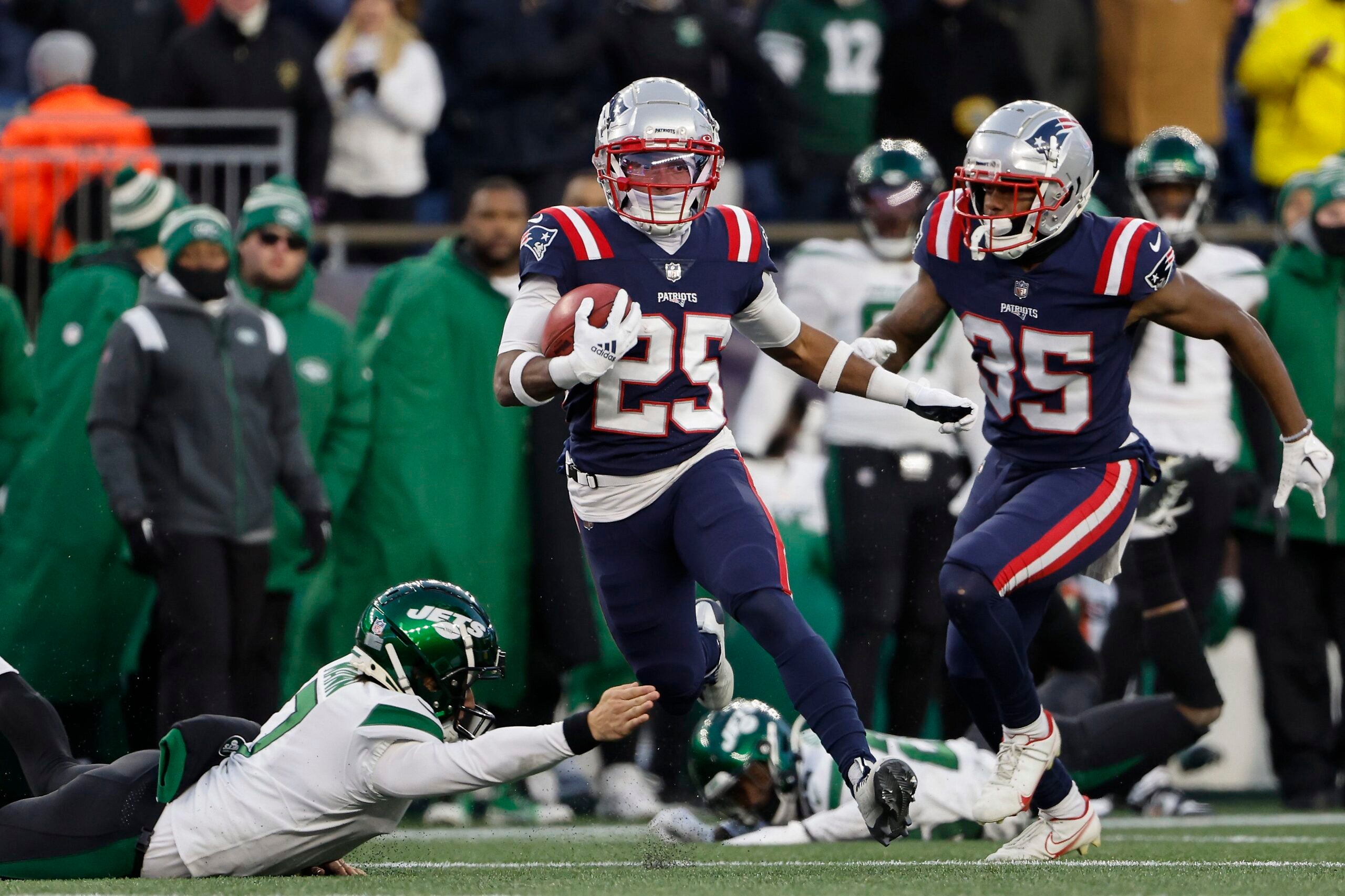 Sponsor FedEx asks Redskins to change their name