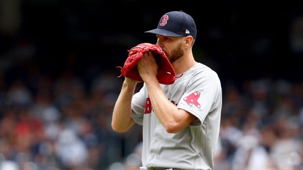 Chris Sale will reportedly not opt out of contract, stay with Red Sox