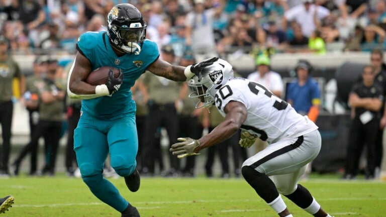 Jaguars rally from 17-0 deficit to beat Raiders 27-20