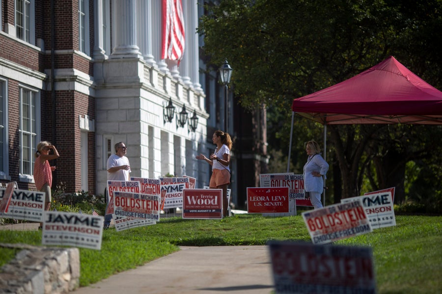 In this affluent Connecticut town, it's Republicans vs. 'Trumplicans'