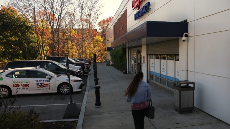 'Pharmacy deserts' created as Walgreens closes locations in Roxbury ...
