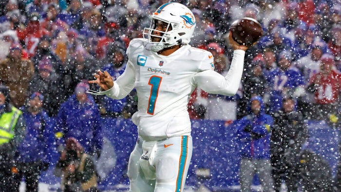 This is what it's like inside the NFL's mysterious sideline medical tent