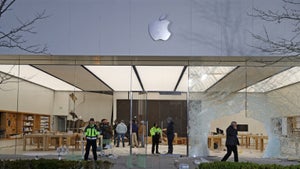 Hingham Apple Store finally reopens — with crash barriers