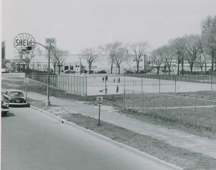 Why is this Shell sign in Cambridge listed as a historic landmark?
