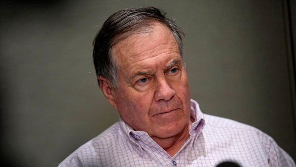 8 photos of Bill Belichick smiling during the Patriots' Super Bowl ...