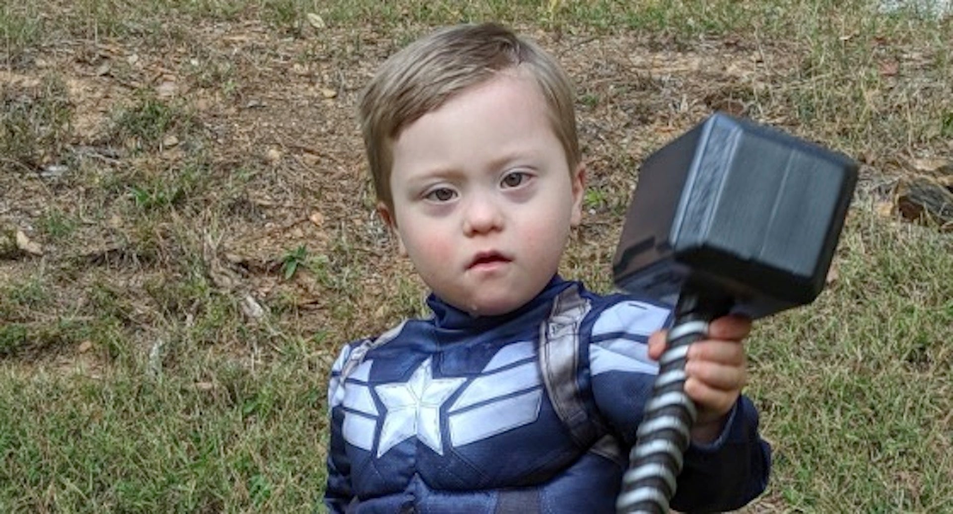 Avengers Evans and Hemsworth cheer on a young Cap in viral tweets