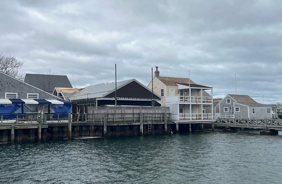 Nantucket billionaires battle proposed clam shack