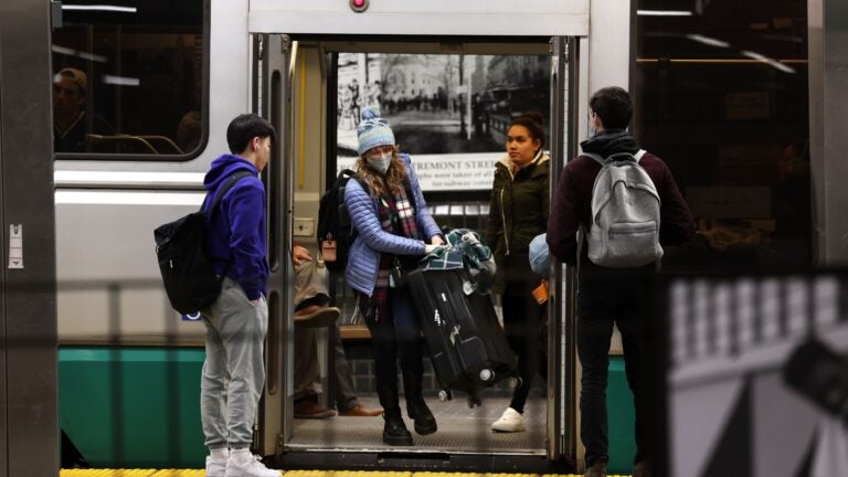 Ban or no ban, readers are eating and drinking on the T | Boston.com
