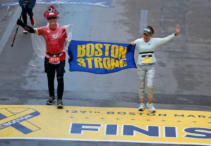 11 of the best signs spotted along the 127th Boston Marathon route | Boston.com
