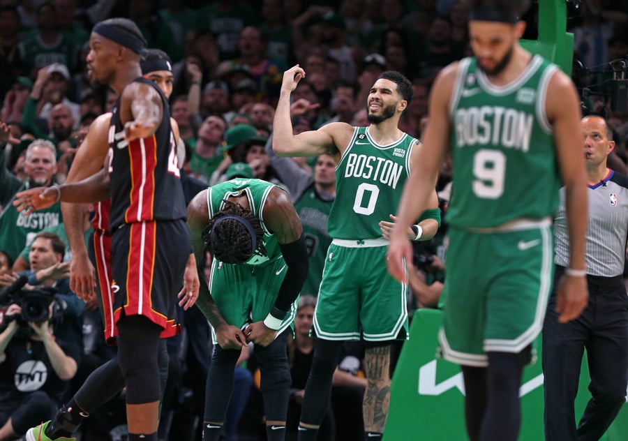 Gordon Hayward suffers ankle injury in Game 1 of Celtics-Sixers