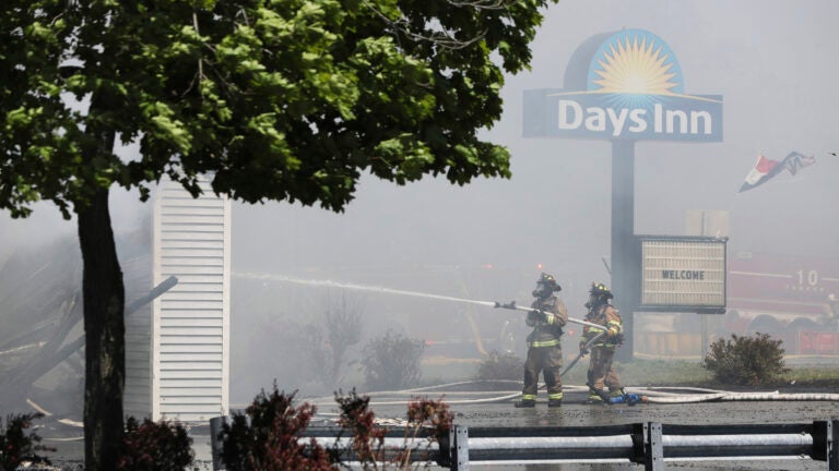 Fire destroys Days Inn hotel in Kittery as firefighters work to find ...