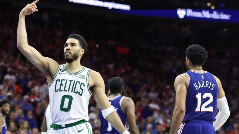 Jayson Tatum's 4th quarter 3s push Celtics past 76ers 95-86
