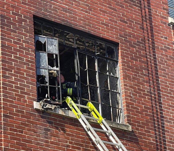 Fire destroys Days Inn hotel in Kittery as firefighters work to find ...