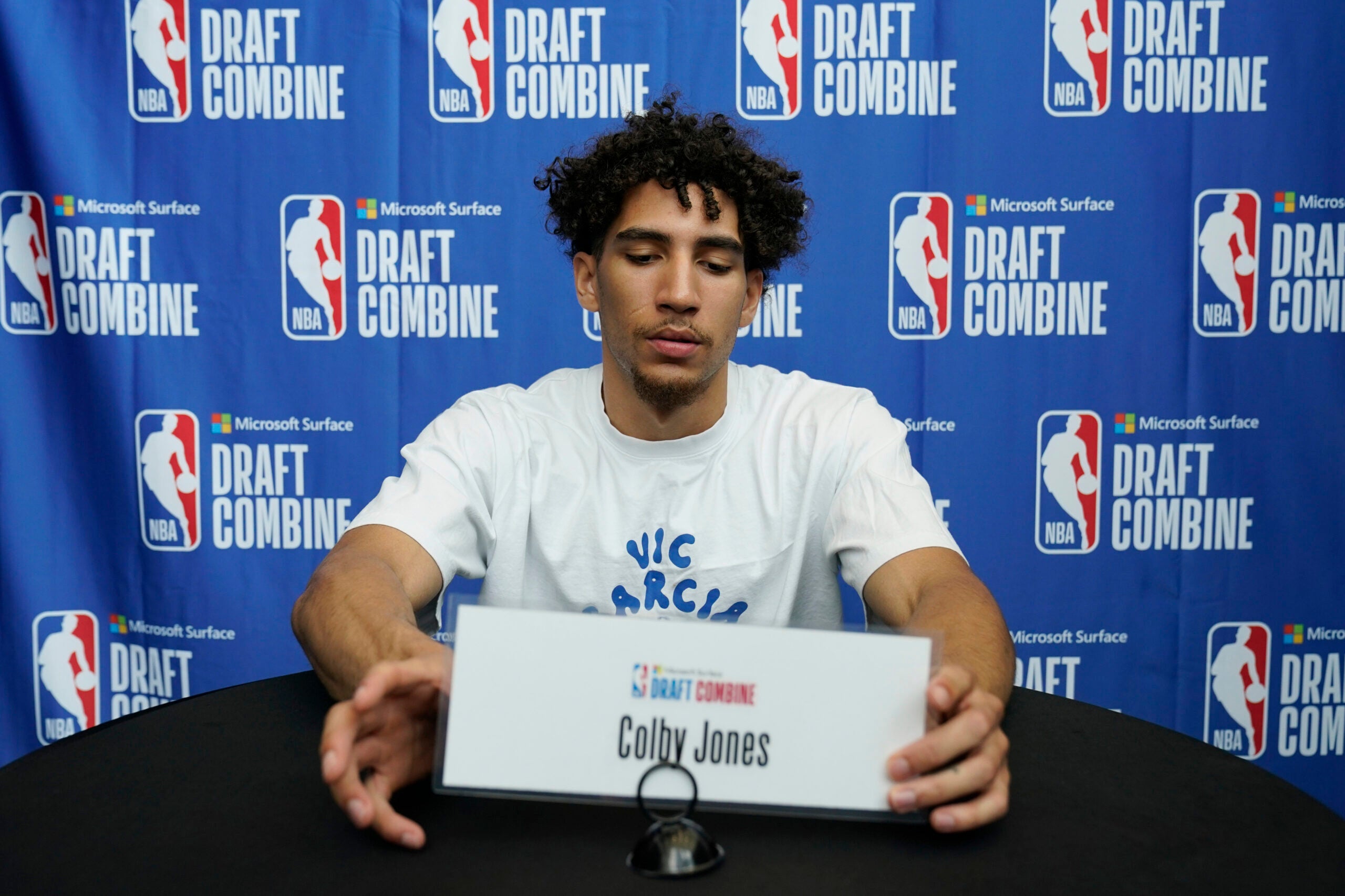 Victor Wembanyama threw out the first pitch at Yankee Stadium