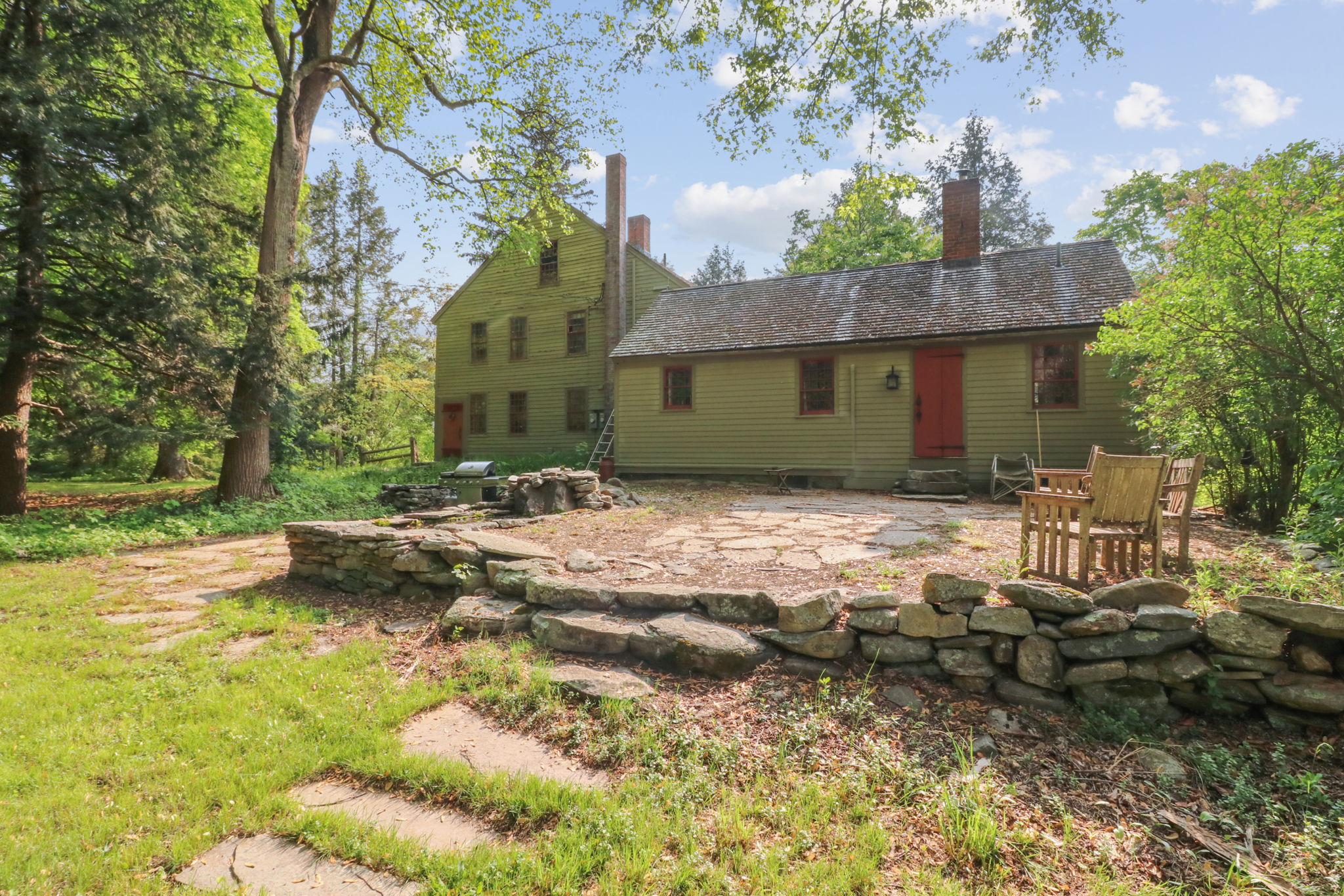 Look sharp! Is virtual staging or traditional staging the best way to ...