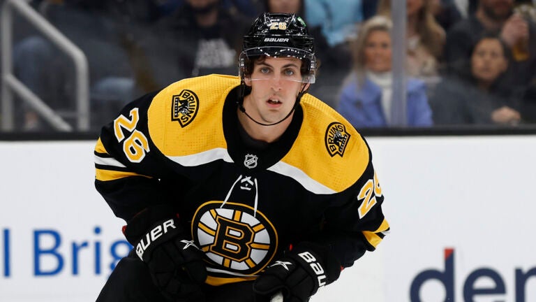 Bruins sign Mass. native Marc McLaughlin to 1-year contract