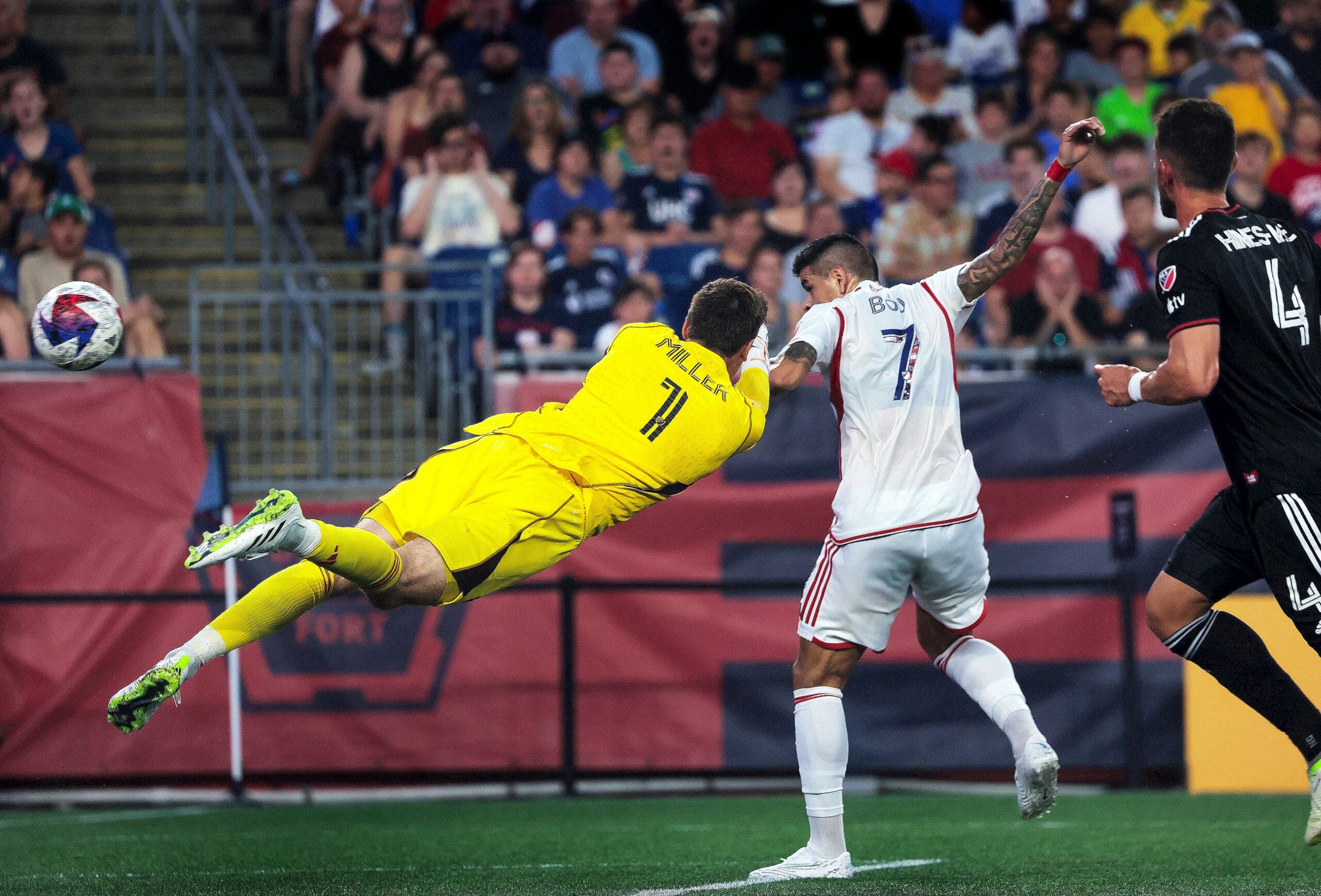 Ian Harkes scores twice, propels Revolution over DC United 4-0