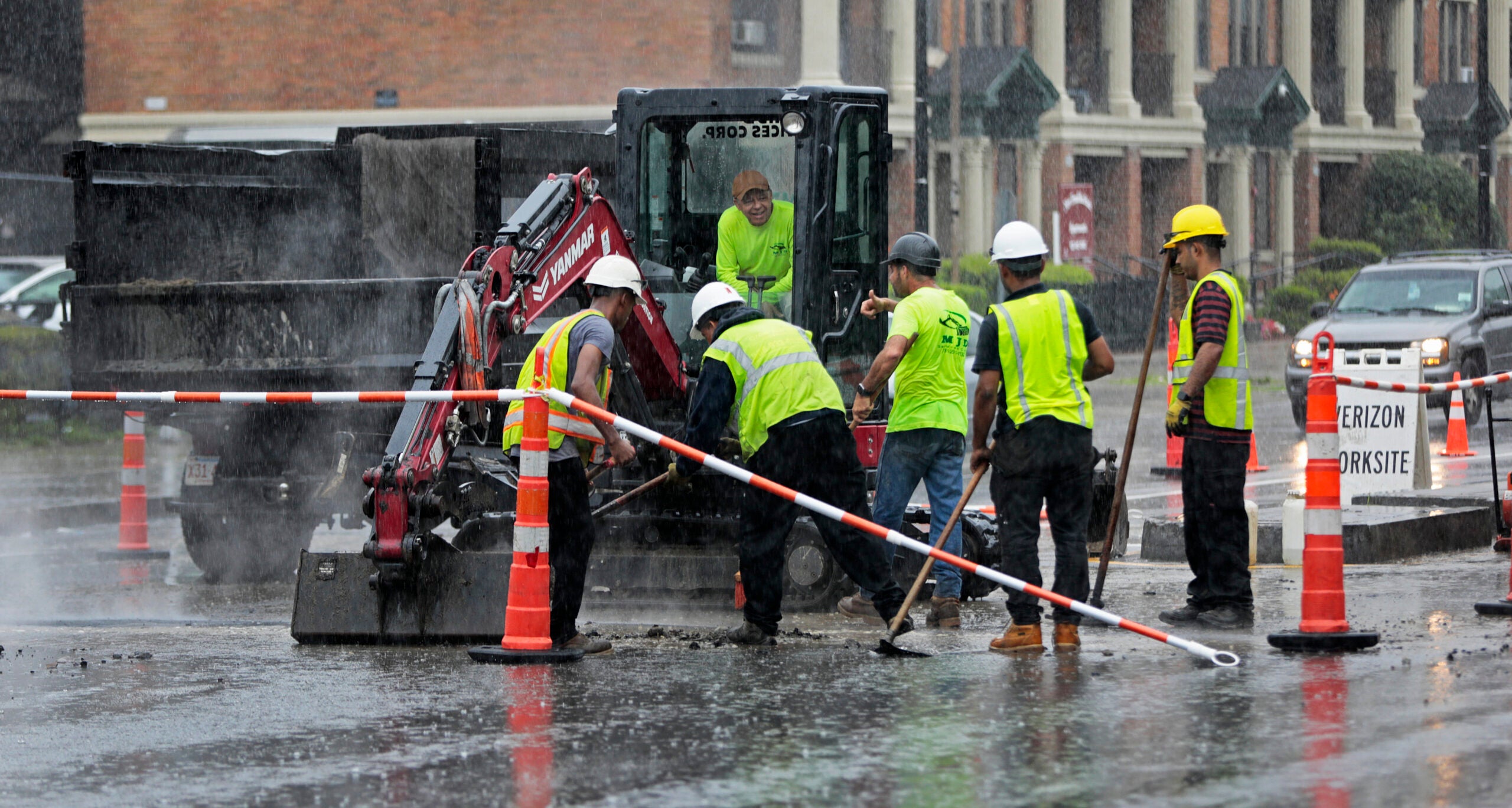 WBZ meteorologist Danielle Niles is leaving the station to be a stay-at ...