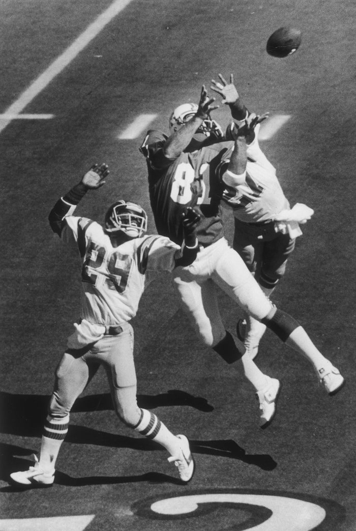 Former Patriots player Russ Francis killed in NY plane crash