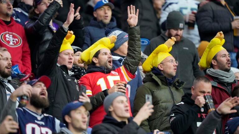 German fans kept singing 'Sweet Caroline' during Colts-Patriots