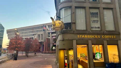 What's the story of the giant tea kettle near Government Center?
