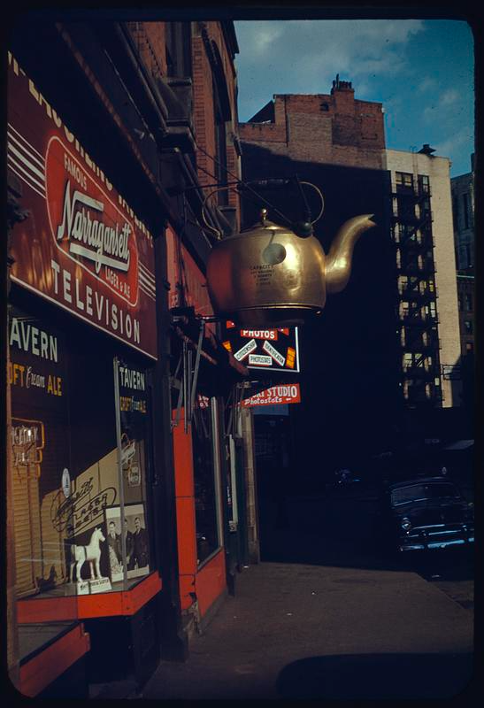 What's the story of the giant tea kettle near Government Center?