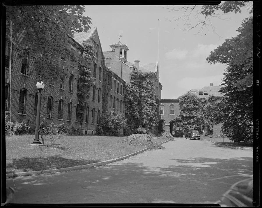 Could you ever actually 'pahk yah cah in Hahvahd Yahd'?