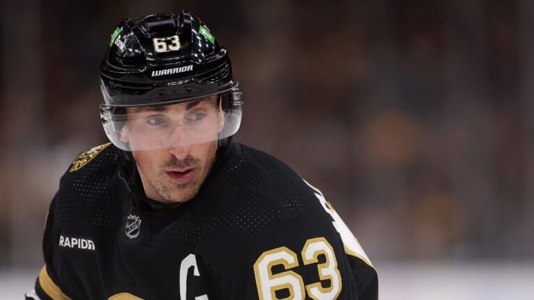 Brad Marchand completes 3rd-period hat trick in 5:50 of play