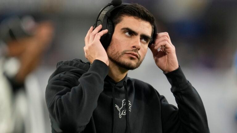 Report: Patriots plan to interview Lions’ assistant coach for OC job