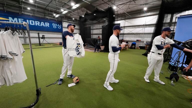 MLB players miffed at sport's new see-through pants