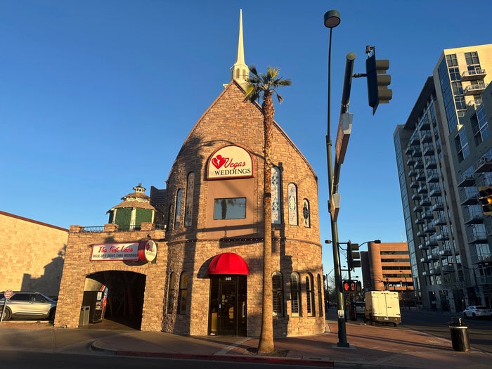 Usher’s Super Bowl encore? Marrying longtime partner Jenn Goicoechea at ...