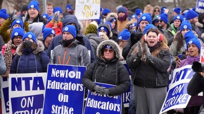 Newton teachers overwhelmingly vote to ratify new contract